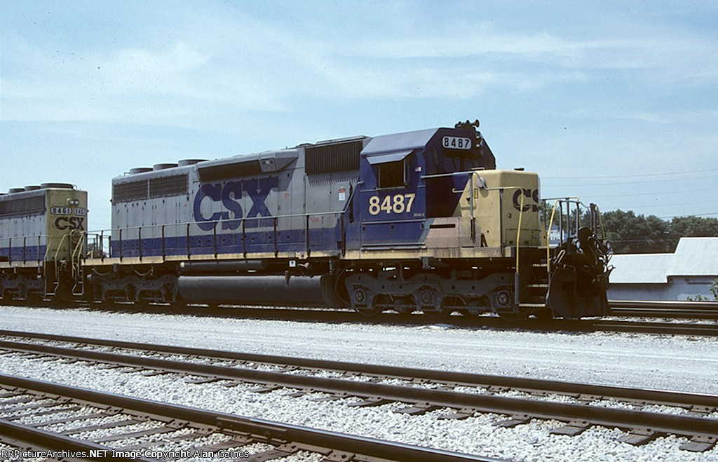CSX SD40M-2 8487
